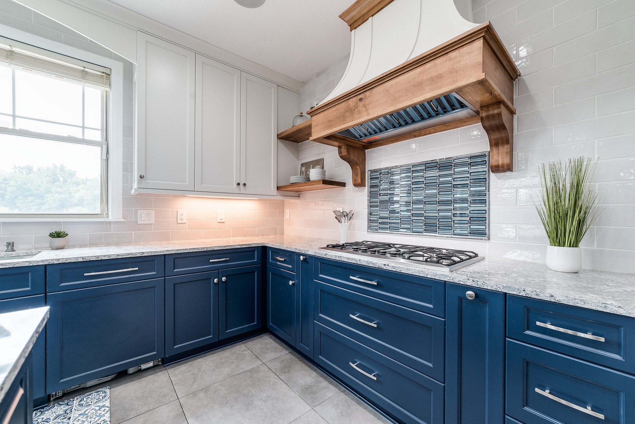 5 Countertop Ideas for Small Kitchens to Maximize Space and Style