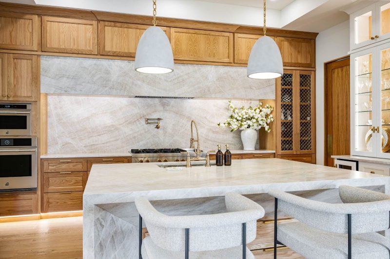 Sculptural Quartzite Islands: Fusing Art And Function In Modern Kitchens